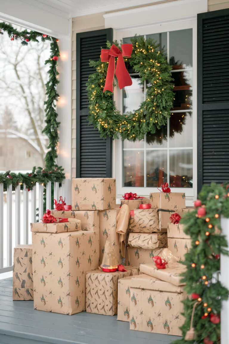 29 Christmas Front Porch Decorating Ideas